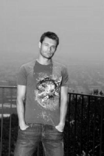 Ryan Seacrest Poster Black and White Poster 16x24 – The Poster Depot
